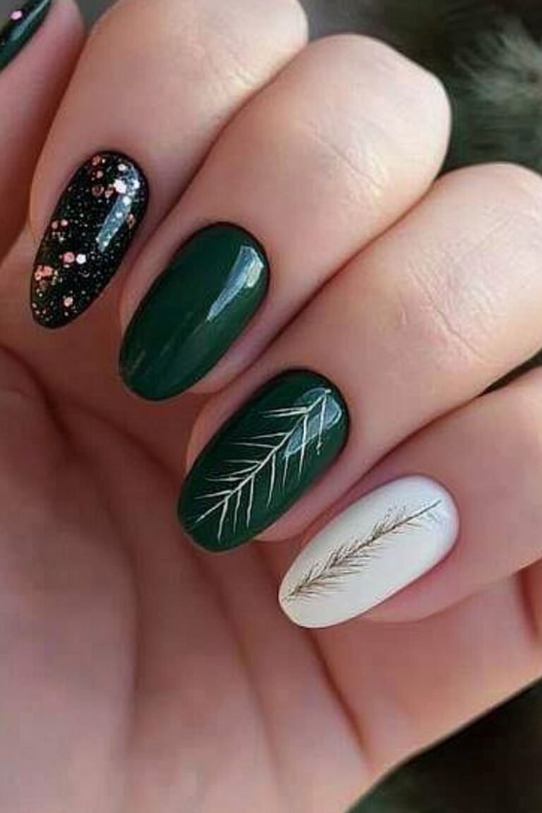 Christmas Nails: 30+ Ideas That Make Holidays Sparkle